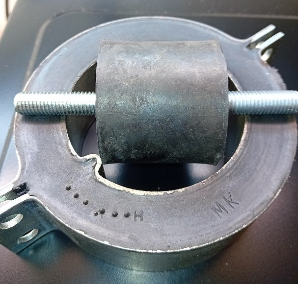 FMR 1390 bottom M10 engine mounting rubber – Schmittparts